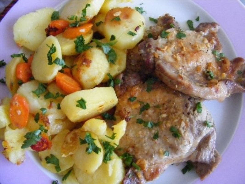 Ceafa de porc cu usturoi la cuptor | Retete culinare | gustos.ro